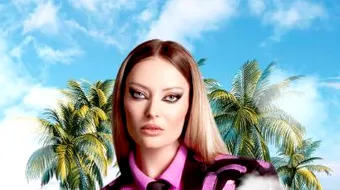 Poze interzise minorilor cu "bombardiera" Theodora! E greu de crezut ...